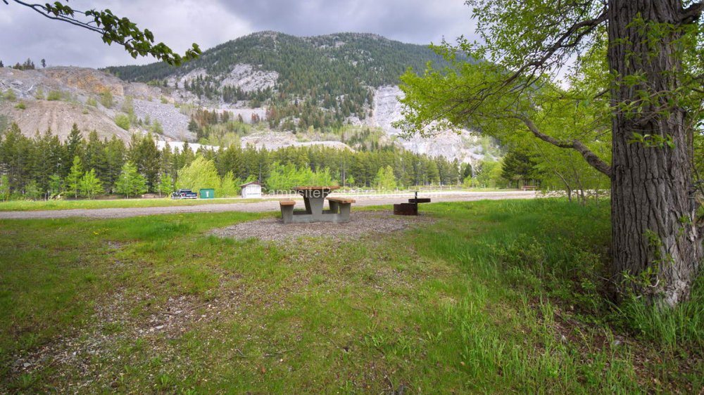 Photo of Campsite 31 in Lake Loop at Island Lake Provincial Recreation ...